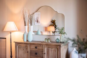 Suite | Com decoração personalizada, com mobília individualizada, Wi-fi grátis 