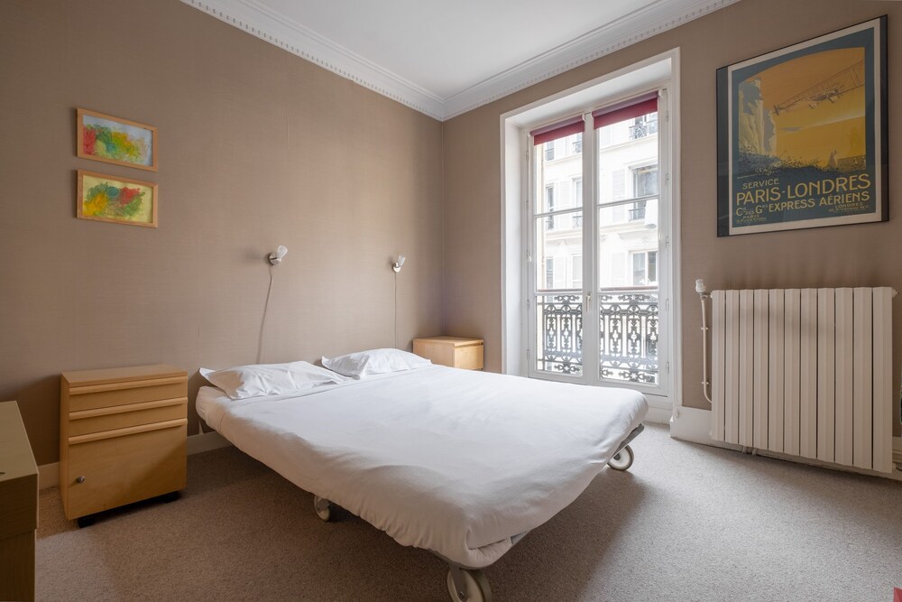 Peaches of Paris, by Veeve - Paris | Vrbo