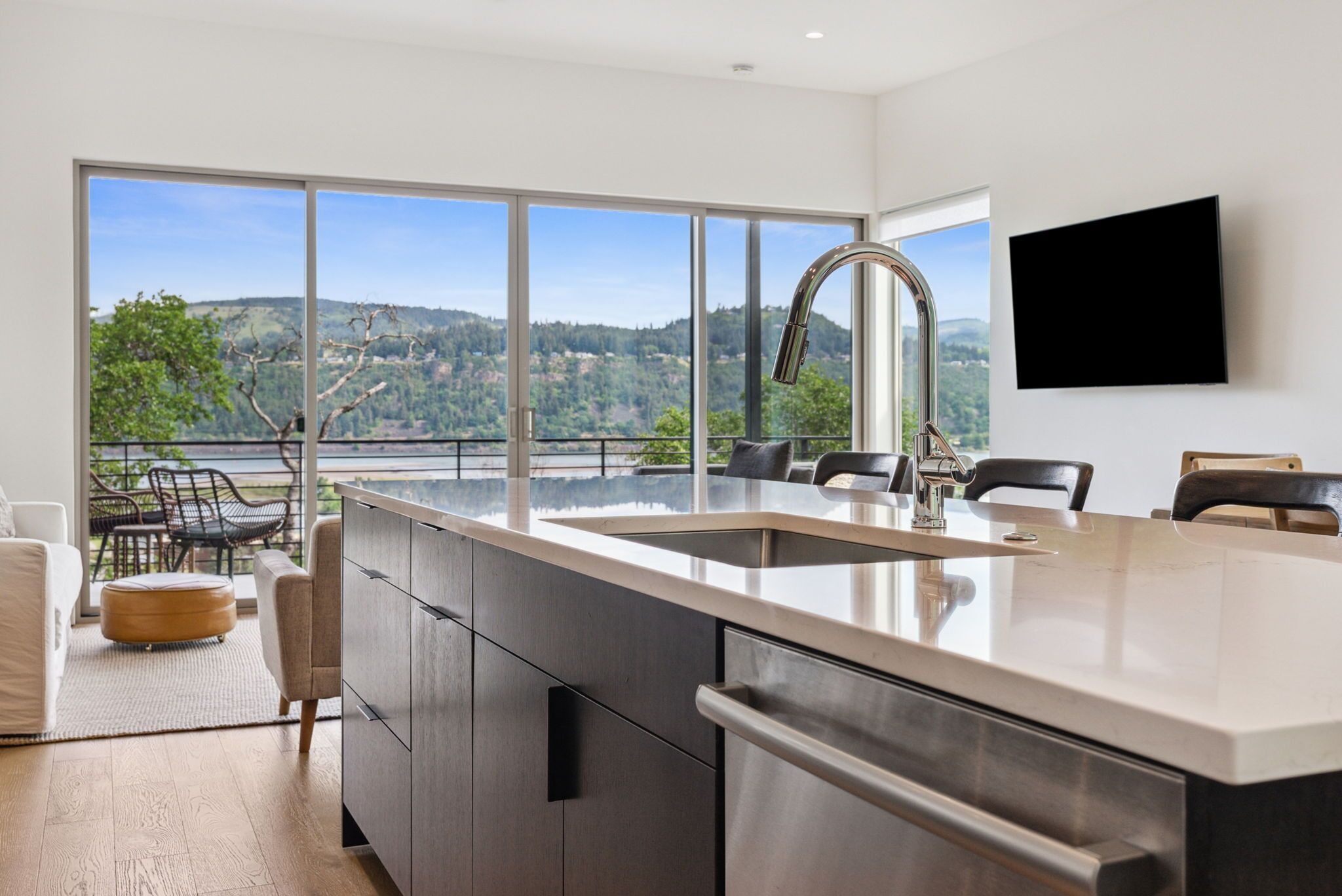 Magnificent Brand New Townhome Overlooking Dt Hood River, Garage - White Salmon, WA