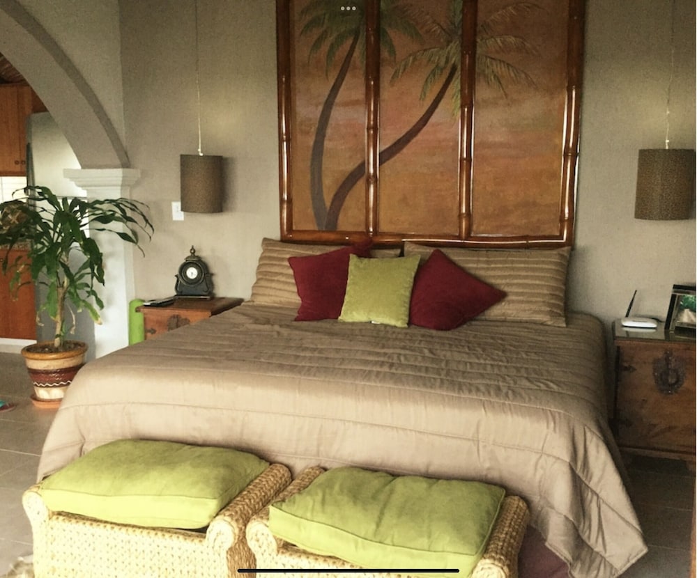 Spend The Day At The Soggy Peso Palapa Bar, And Spend The Night In The Penthouse - Isla Mujeres
