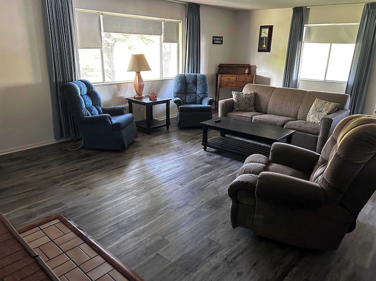 Fisherman's Roost By Bucksaw Marina, Truman Lake - Clinton, MO