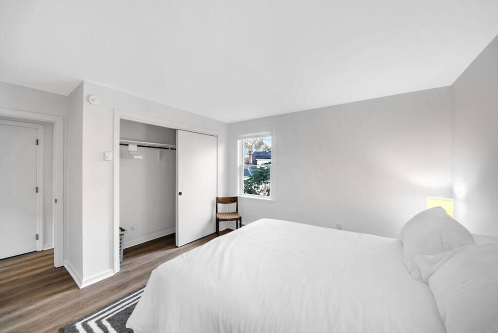 Modern 1 Bedroom In The Heart Of Augusta - Gardiner, ME