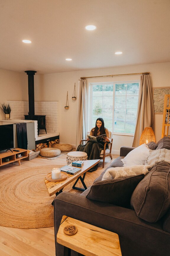 New! Small Farmhouse With Hot Tub + Mountain View - 7 Cedars Sequim Casino