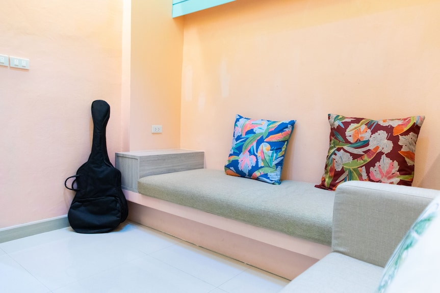 Colorful Home Near The Train Station - Bangkok