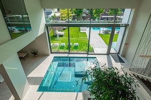 Piscina interior, piscina exterior sazonal, toldos gratuitos 