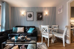 Apartamento | Sala de estar | Smart TV de 42 de polegadas com canais via satélite, televisor, Netflix 