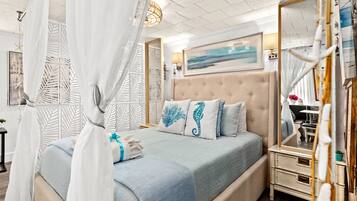 Estúdio, várias camas, pátio, vista para o jardim | 1 quarto, com decoração personalizada, com mobília individualizada