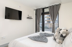 Apartamento em Condomínio Fechado, 1 quarto | 1 quarto, secretária adequada para computadores portáteis 