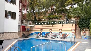 Piscina exterior sazonal