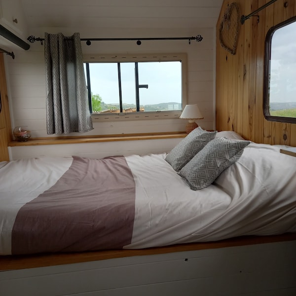 Overnight Stay In A Vintage Camper - Ardèche