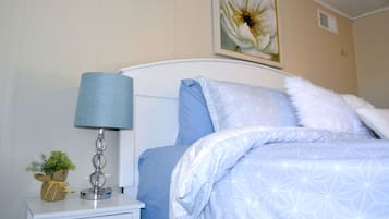 Quarto básico, 1 cama King, para não fumantes | Individualmente decorados, Wi-Fi de cortesia, roupa de cama