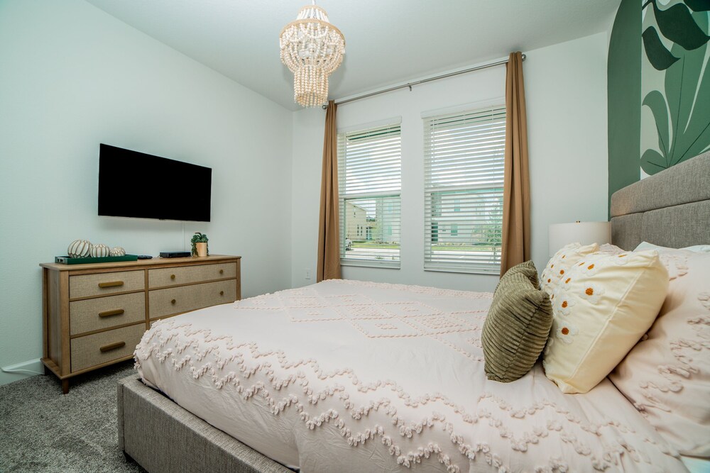 6 Bedroom Luxury Villa by Disney - Four Corners | Vrbo