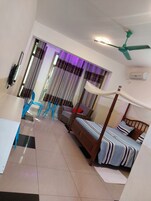 Quarto de Luxo | Com decoração personalizada, com mobília individualizada, secretária 