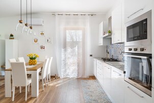 Villa | Cozinha privada | Uma máquina de lavar louça