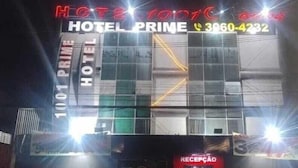 Hotel chamado "HOTEL PRINE", com área de recepção e número de telefone visível: 3960-4232.