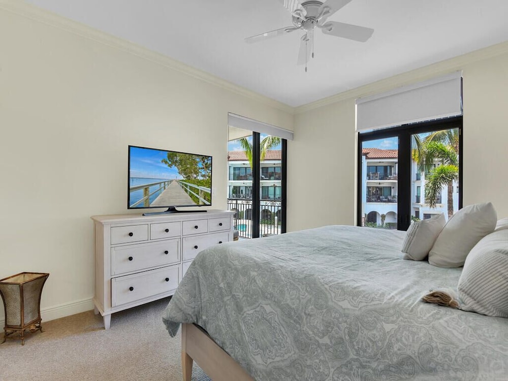 Waterfront, Spacious, Luxury Condo In Amenity-rich Naples Bay Resort In The Heart Of Downtown! - Naples, FL