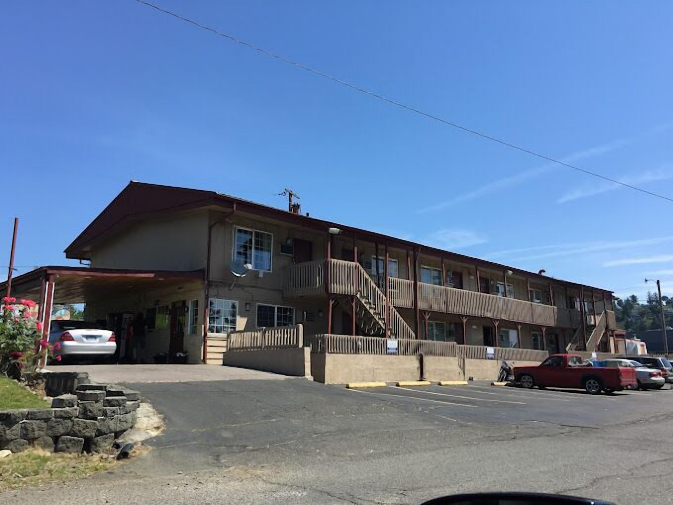 Quarto básico | Escrivaninha, espaço de trabalho para notebook, Wi-Fi de cortesia