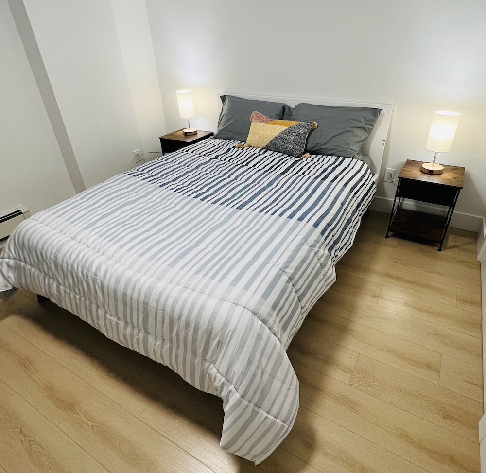 Spacious 2 Bedroom Suite Near Beaches And Border - White Rock