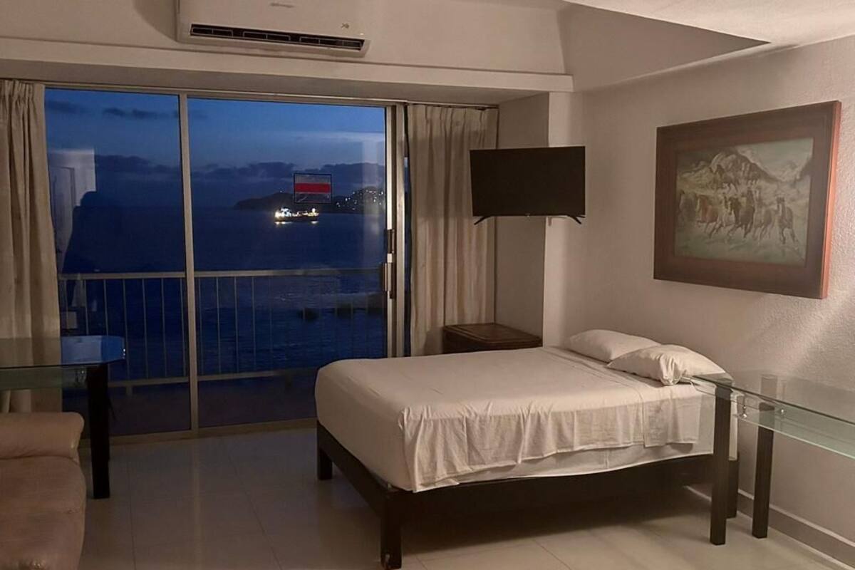 Suite Júnior, vista para o oceano | Secretária adequada para computadores portáteis 