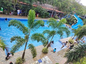 2 piscinas exteriores