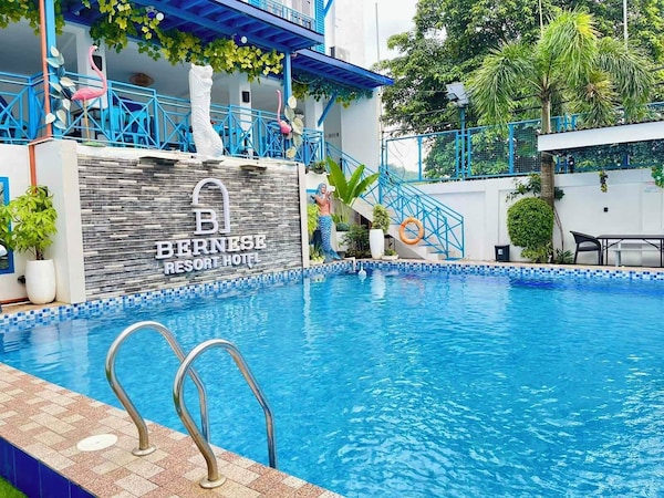 Bernese Resort Hotel Powered By Cocotel - Luzon