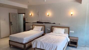 Quarto Twin Executivo | Roupa de alta qualidade, secretária, cortinas/cortinados opacos