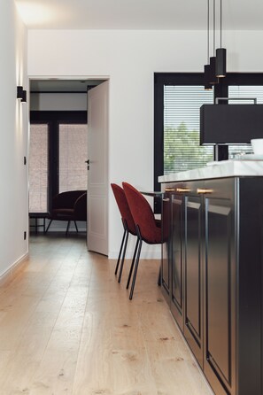 Cobertura luxo | Cozinha privada | Geladeira grande, micro-ondas, fogão, cooktop