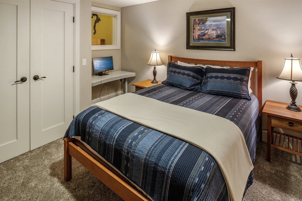 Ideal Seasons Waterfront Condo | Spa, Beach, Hot Tub, Pool, Marina - Sandpoint, ID