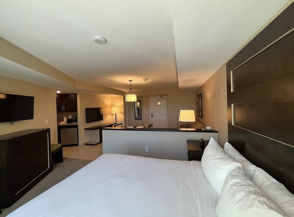 Luxury resort right off the strip Las Vegas Reviews, Deals & Photos ...