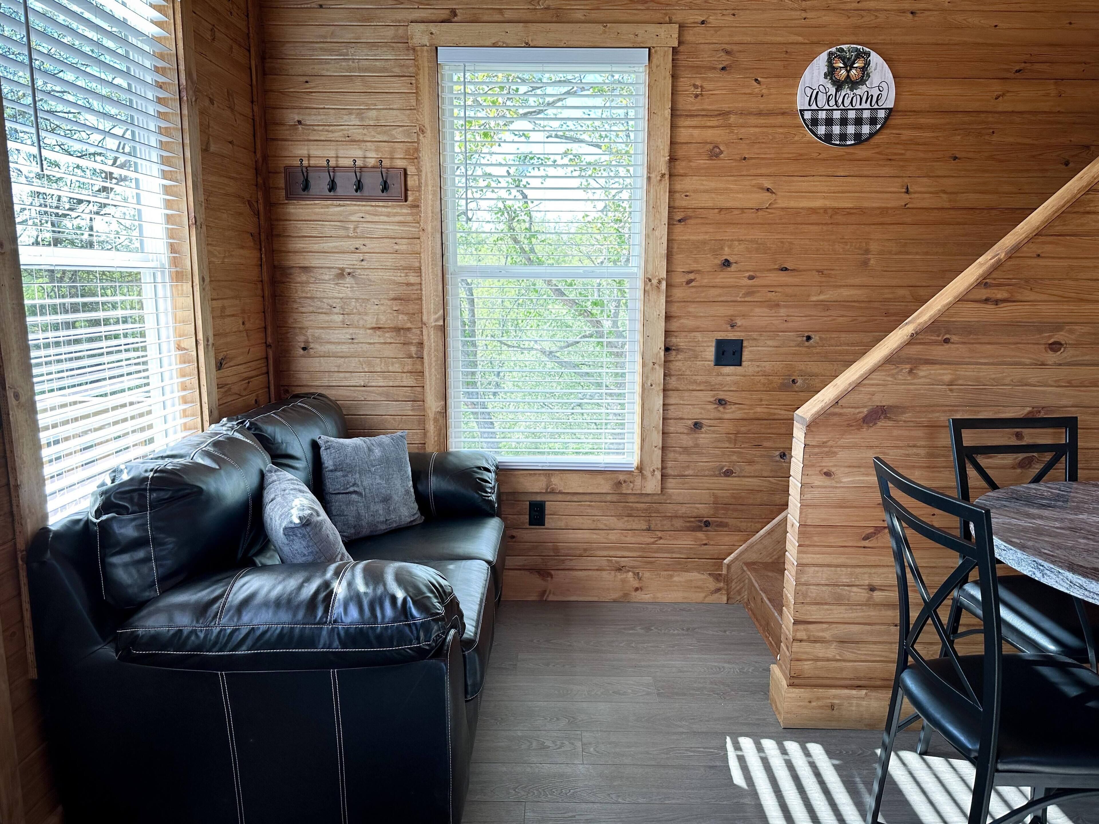 Cabin On Dairy Farm - Near Ark - Feed Grain To Calves And Goats - Kentucky