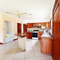 Geladeira, micro-ondas, panela elétrica de arroz