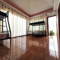 4 quartos, Wi-Fi de cortesia, roupa de cama