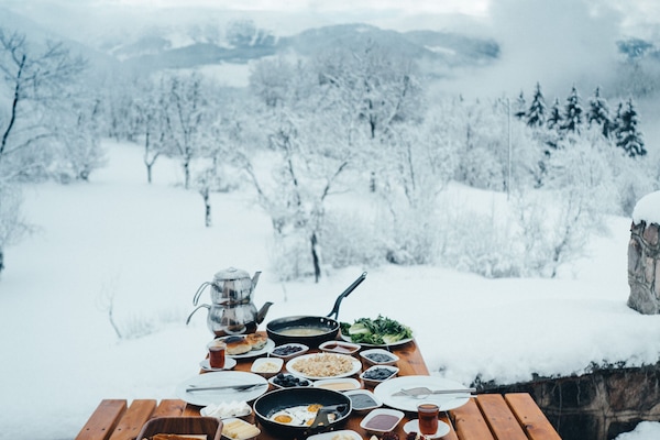 Café da manhã com pratos da culinária local grátis todos os dias