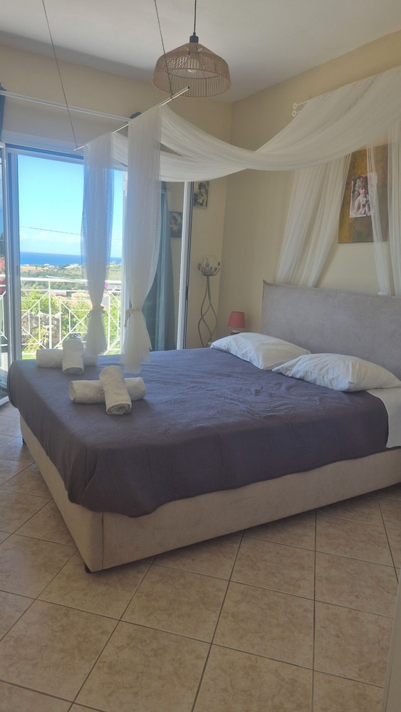 Beautiful Villa With Amazing Sea And Mountain Views Just 1,5 Km From The Beach - Cefalonia