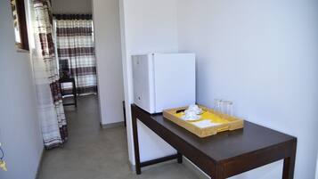 Quarto Triplo Comfort, junto ao lago | Minibar, Wi-fi grátis