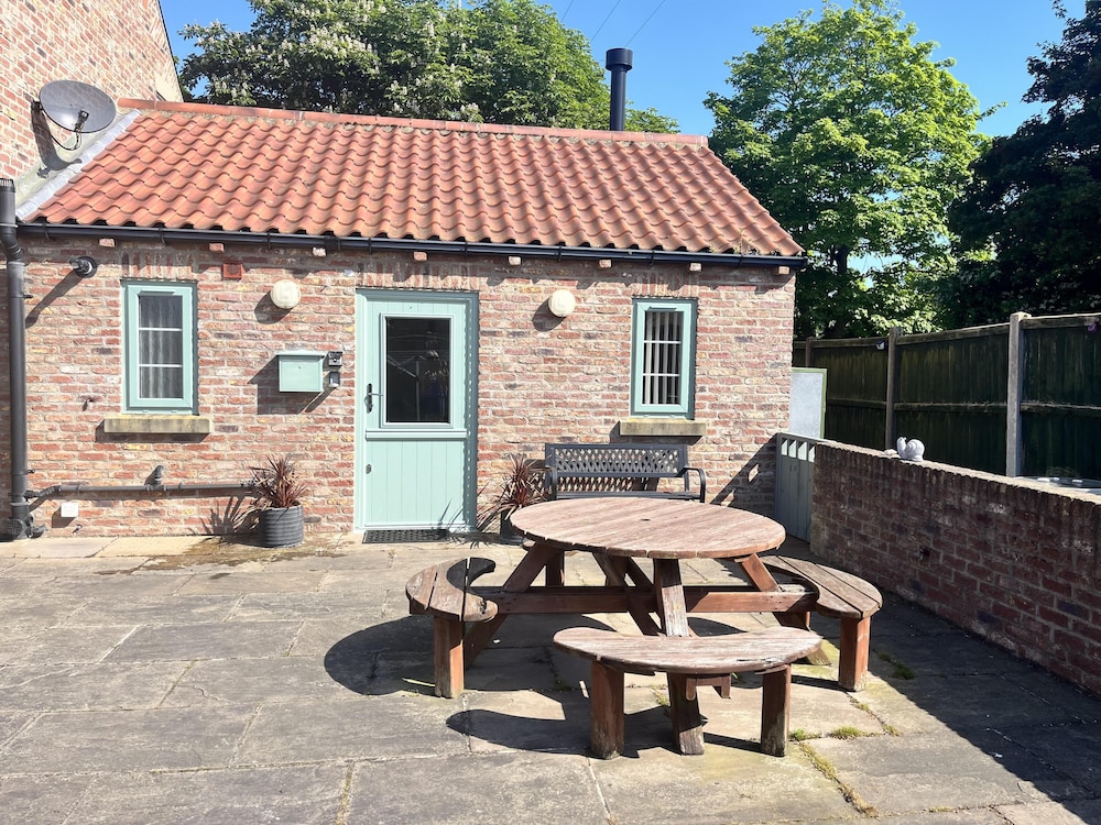 Cosy , Village Location - One Bedroom Barn - Yorkshire