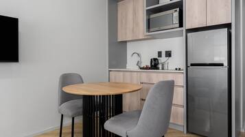 Estúdio Cidade | Cozinha privada | Um frigorífico, um micro-ondas, um forno, uma placa de cozinha