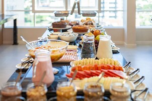 Pequeno-almoço tipo buffet diário incluído 
