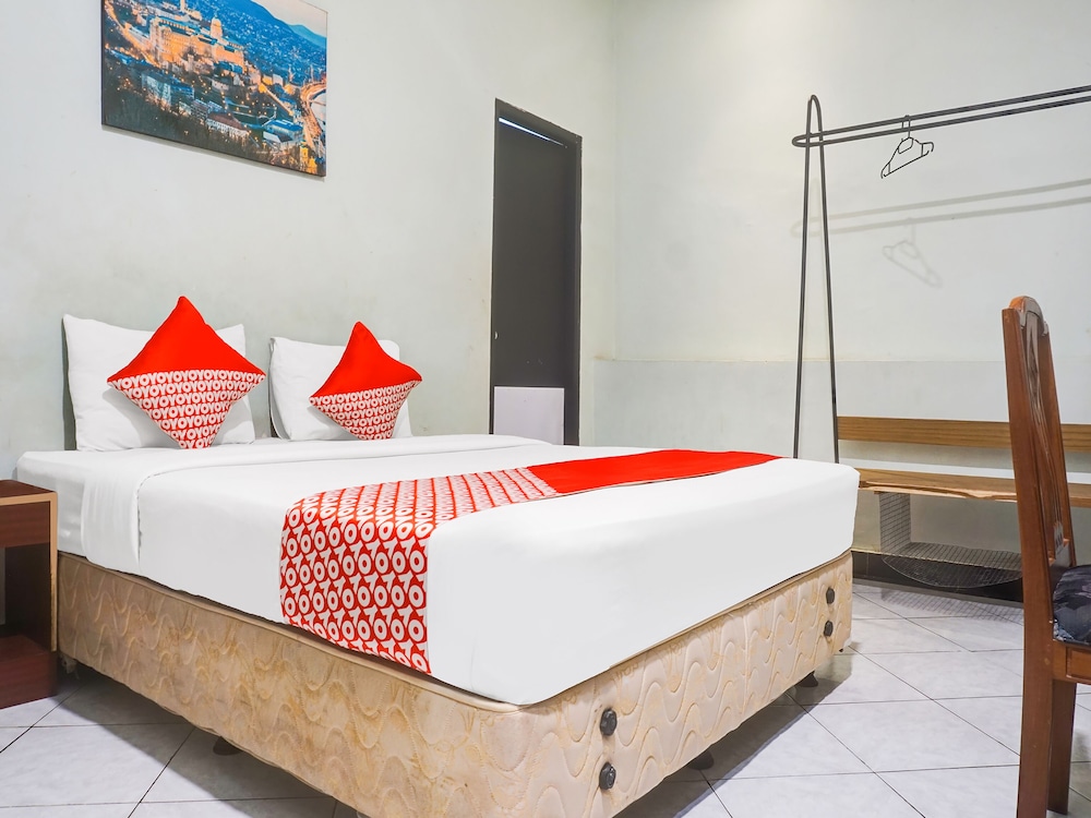 Hotel O Makassar Near Mall Panakukkang Formerly Sayang Home Stay - Makasar