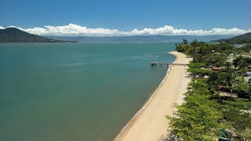 Na praia, caiaque