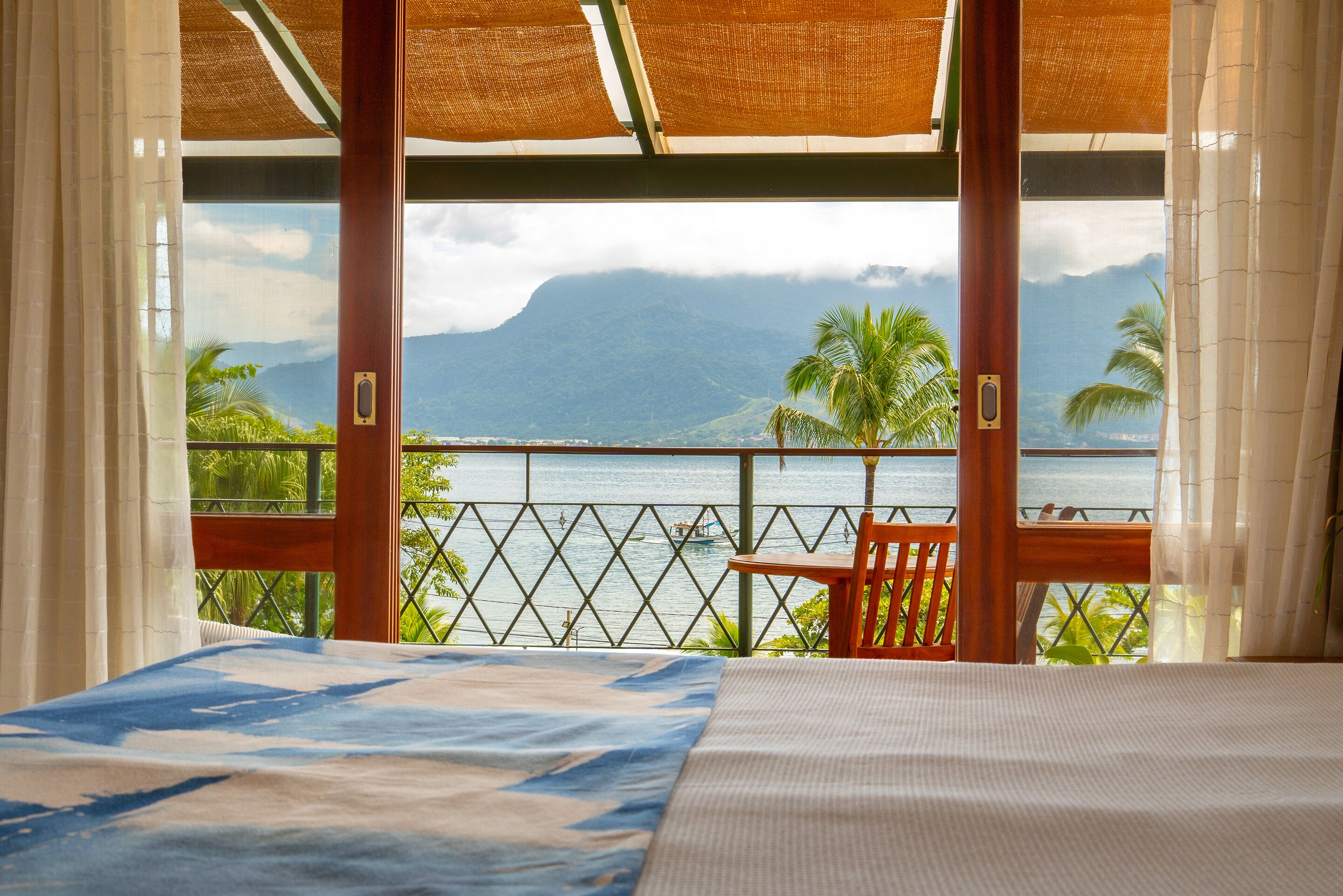 Suite Deluxe Plus com Hidromassagem | Frigobar, cofres nos quartos, Wi-Fi de cortesia, roupa de cama