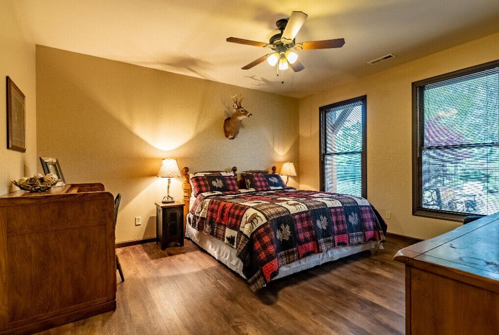 Lodge @ Little River Retreat W/hot Tub - Sleeps 12 - Alabama