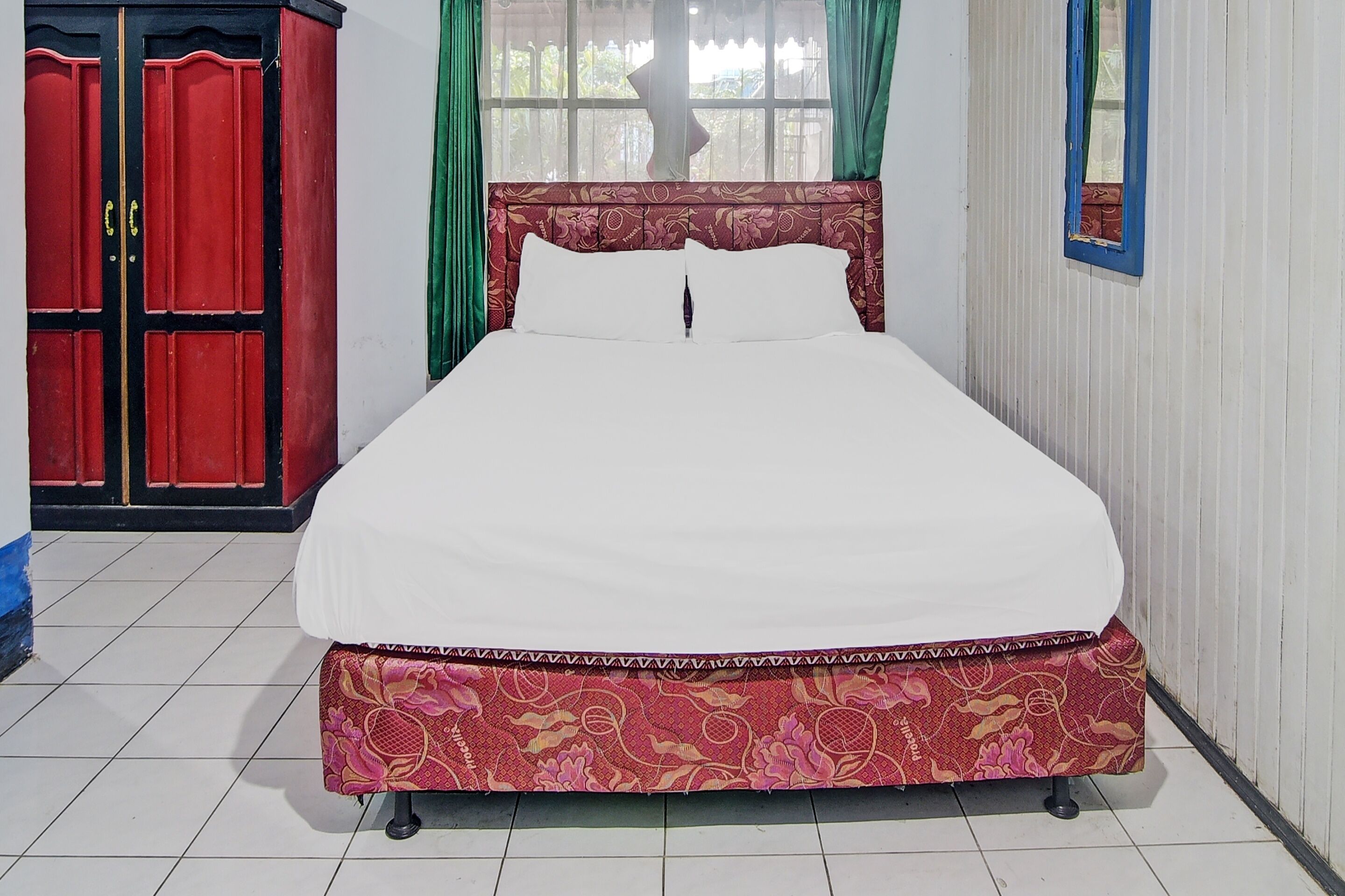 Quarto casal | Escrivaninha, espaço de trabalho para notebook, quartos à prova de som