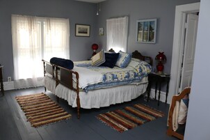 Quarto Tradicional, casa de banho privativa | Com decoração personalizada, com mobília individualizada 