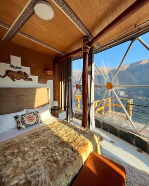 Quarto Deluxe, 1 cama queen-size, vista para a montanha, junto à montanha | 1 quarto, roupa de alta qualidade, edredões de penas 