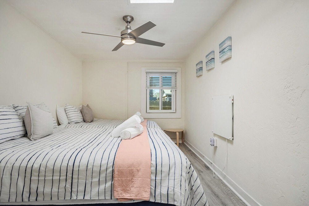 4 Beach Flats Sleeps 18 2blks From Beach,boardwalk,sand,surf - San Diego, CA