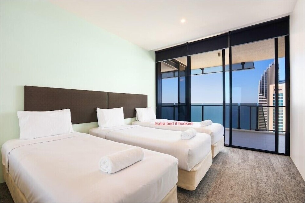 One Of Only Two Huge Skyhomes On Level 55 Of Circle On Cavill - Surfers Paradise