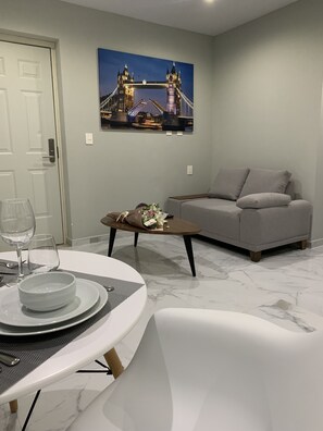 Apartamento de Luxo, 1 quarto, Vista para a cidade | Sala de jantar