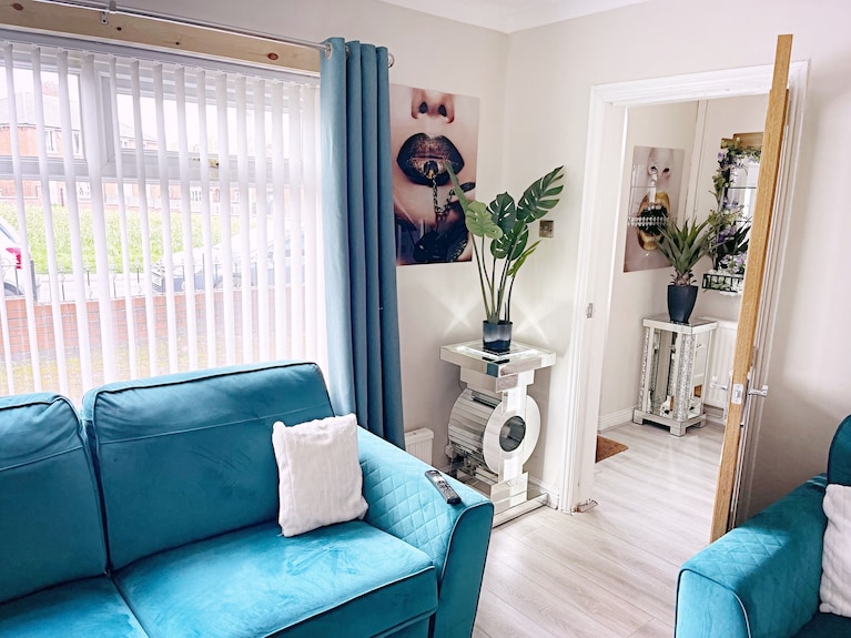 The Serene Stays Sleeps 6 With Garden - Rochdale