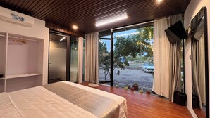 Quarto Individual Deluxe | Roupa de alta qualidade, secretária, cortinas/cortinados opacos 